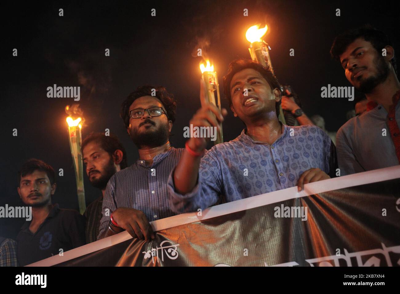 Students of dhaka university stage hi-res stock photography and images ...