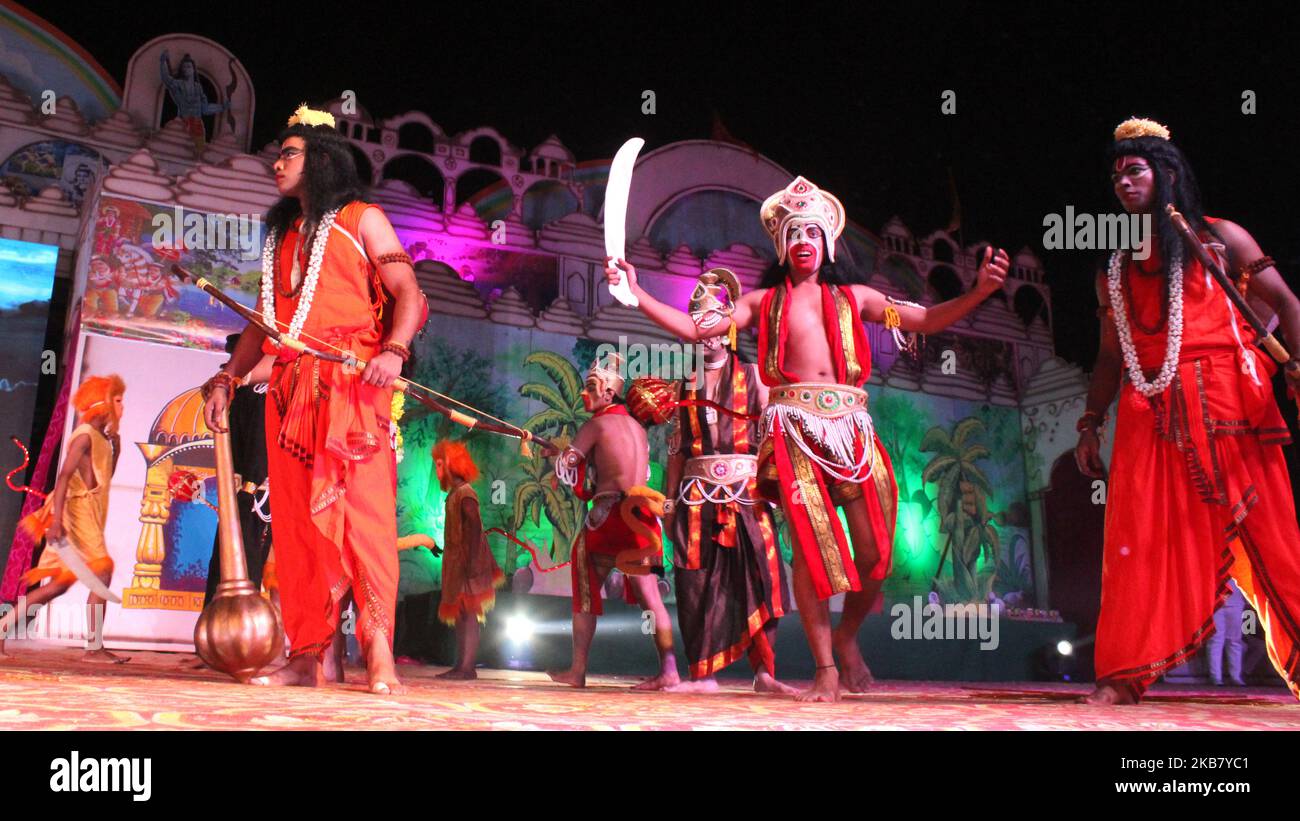 Artists perform at a fair to celebrate the ''Dusshera'' festival in New ...