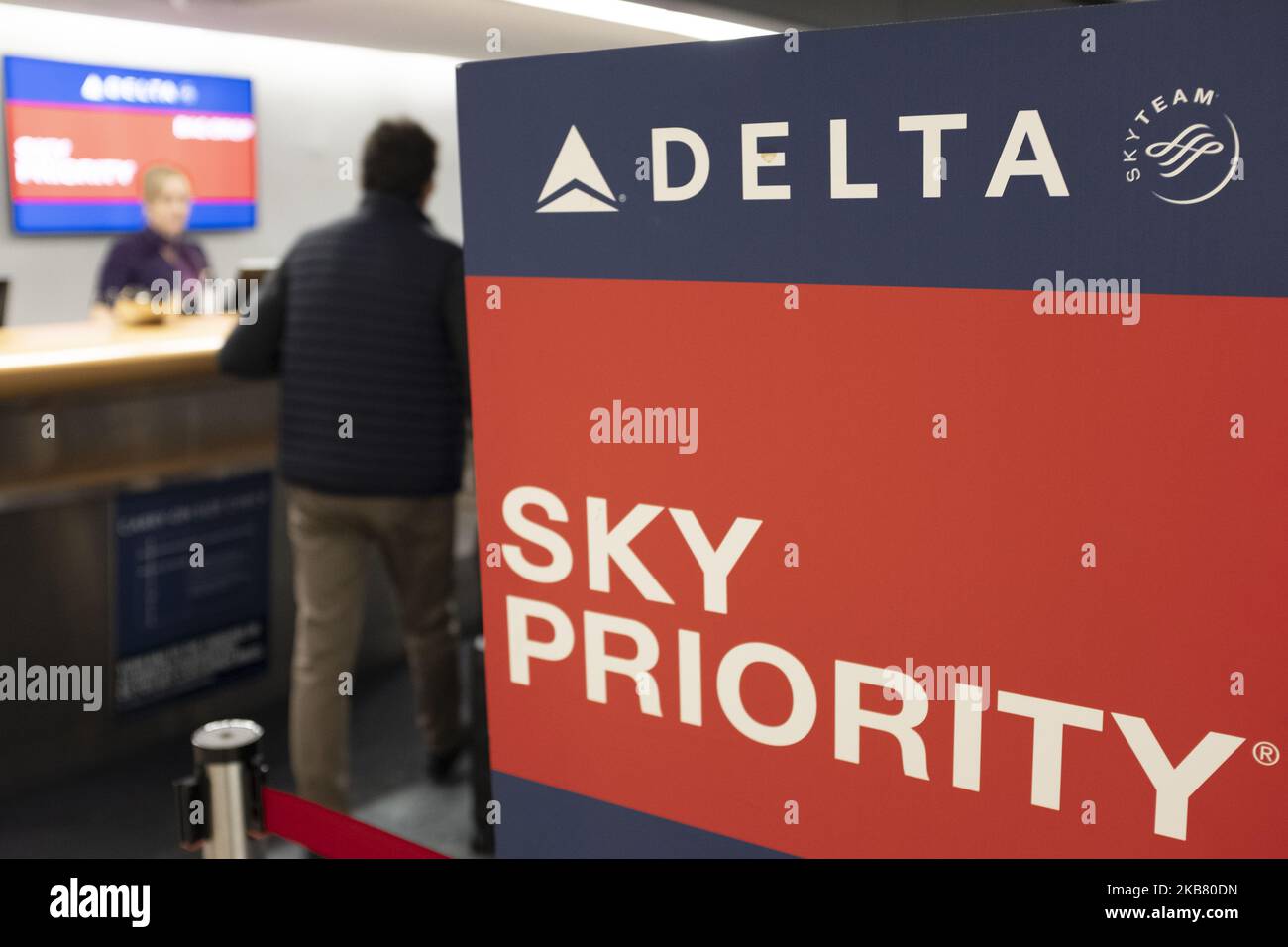 Delta airlines signage hi-res stock photography and images - Alamy