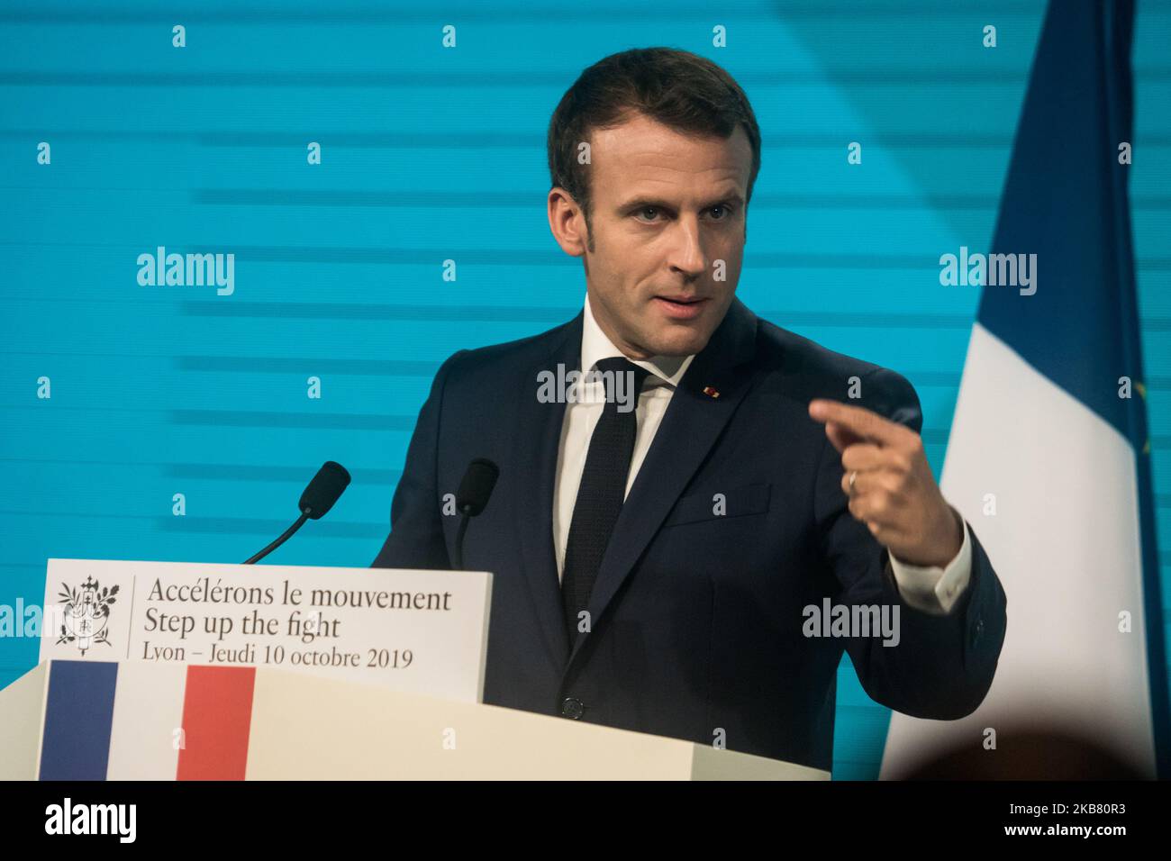 The global funds sitsh replenishment hi-res stock photography and ...