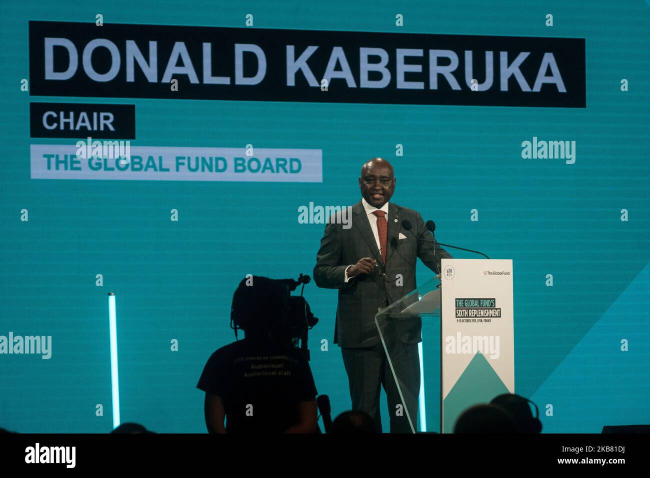 The global funds sitsh replenishment hi-res stock photography and ...