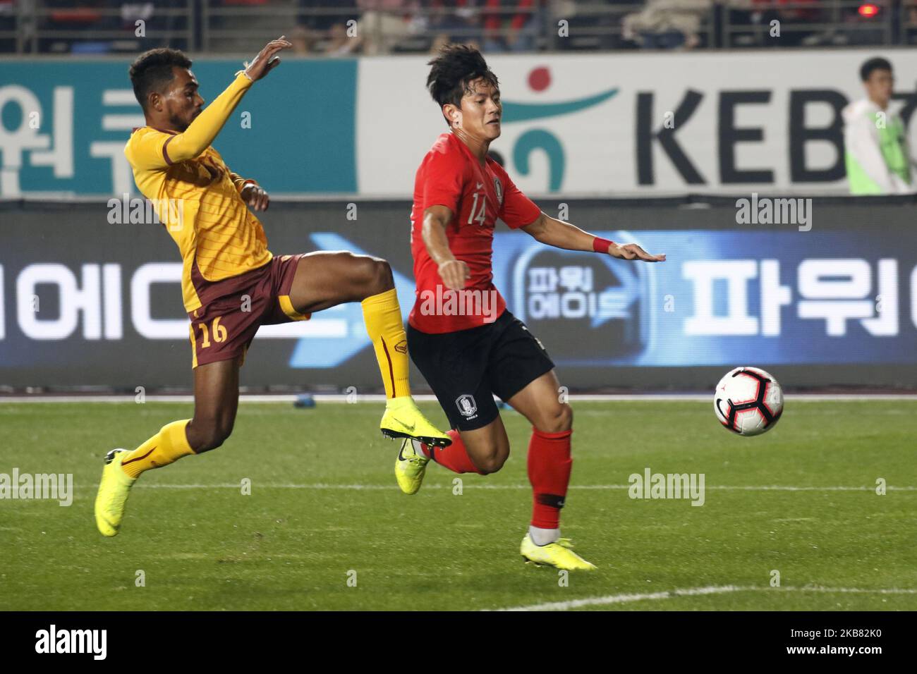 Hong Chul of South Korea and PW Manaram Perera o Sri Lanka action ...