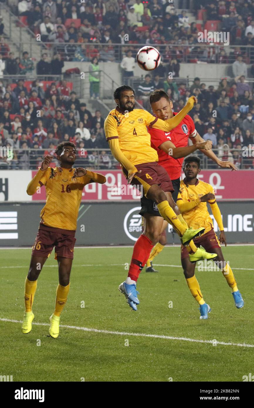 Kim Shin Wook of South Korea and Duckson Puslas Yogendran of Sri Lanka ...