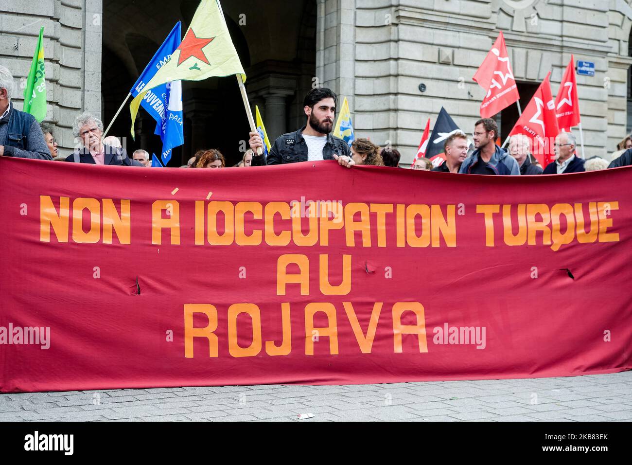 Peoples and support of the kurdish community at the dmonstration ...