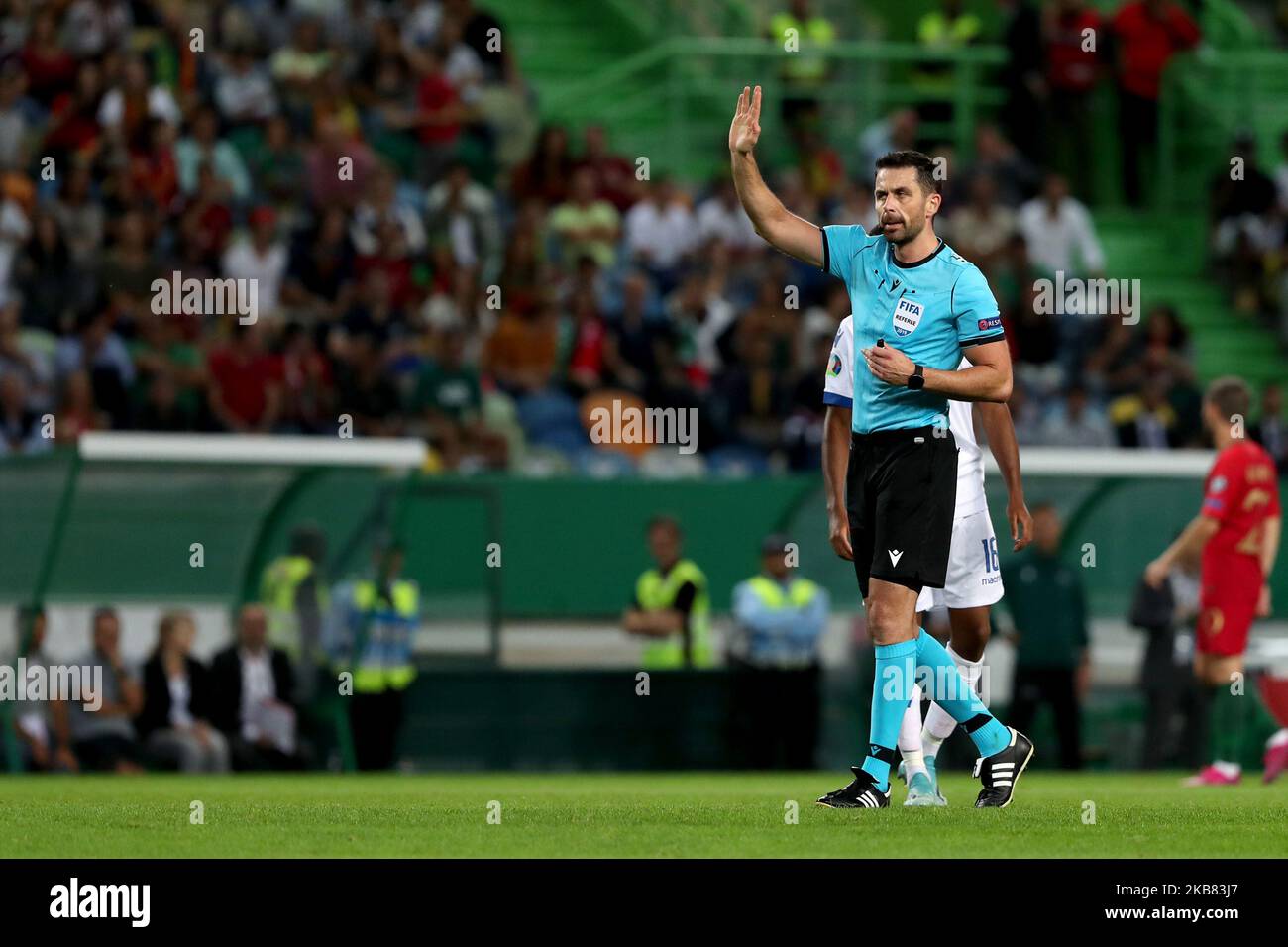 Referee daniel stefanski hi-res stock photography and images - Alamy