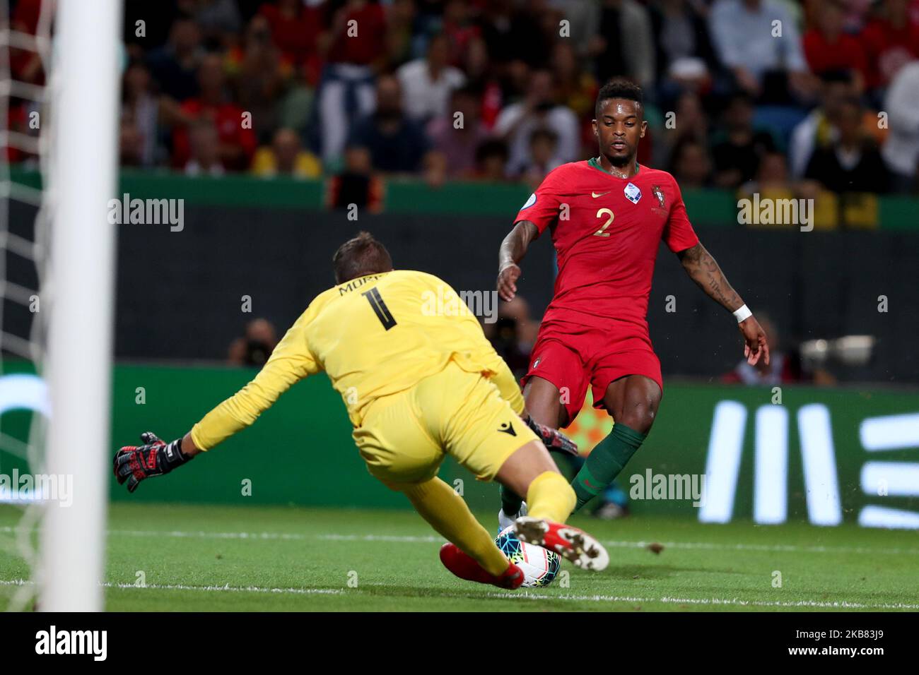 Portugal's defender Nelson Semedo (R ) vies with Luxembourg's ...
