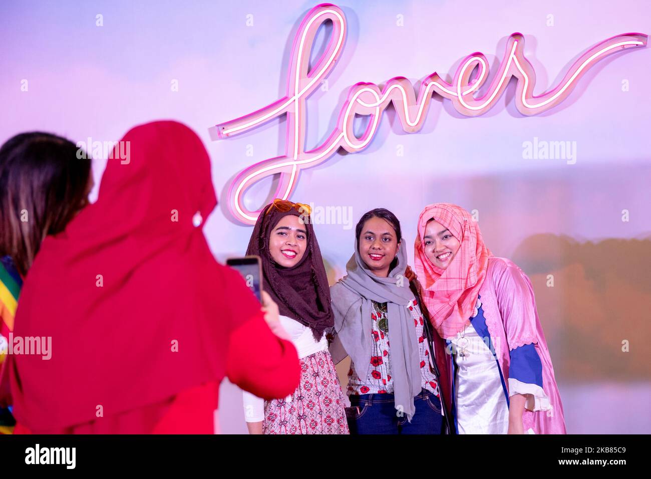 Taylor Swift fans gathered at 3 Damansara shopping mall hosted by ...