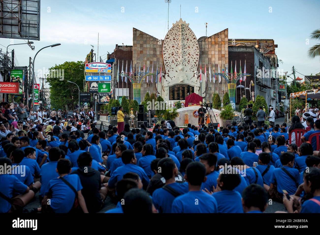 People gather to commemorate after 17 years the attack at the Bali ...
