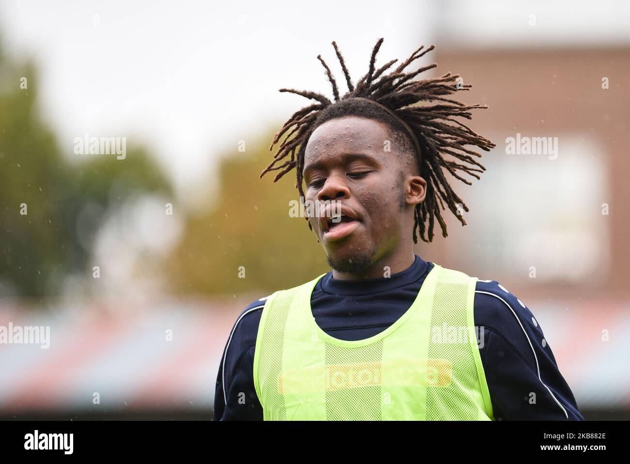 Peter kioso of hartlepool united warms hi-res stock photography and ...