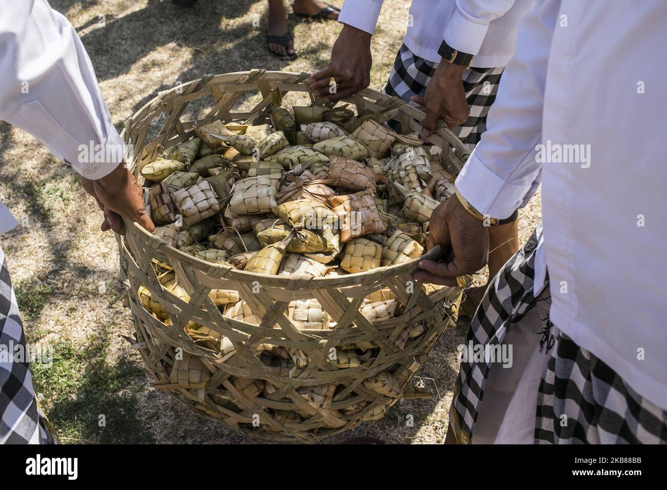 Tipat fight ritual hi-res stock photography and images - Alamy