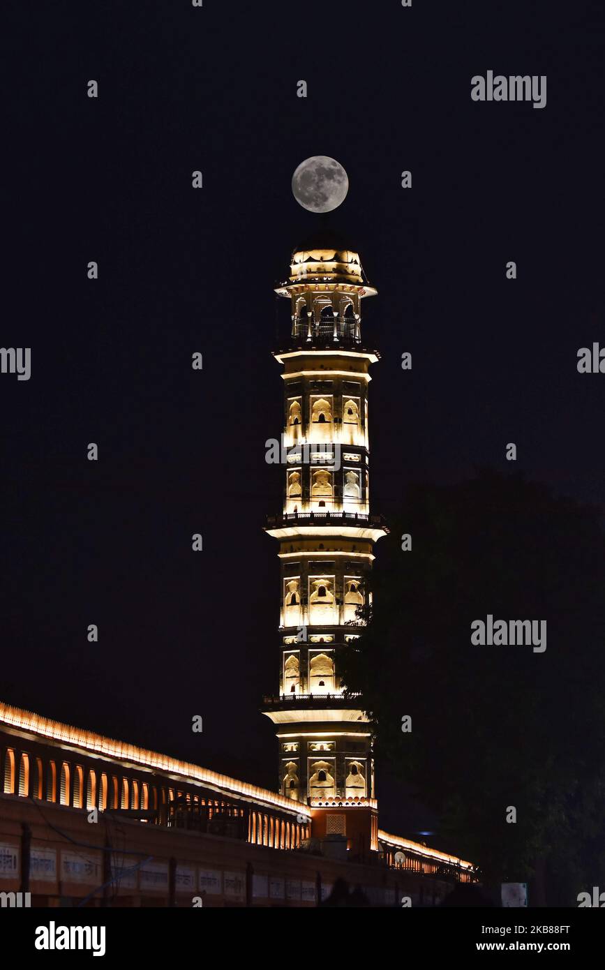 Hindu lunar month of ashvin hi-res stock photography and images - Alamy