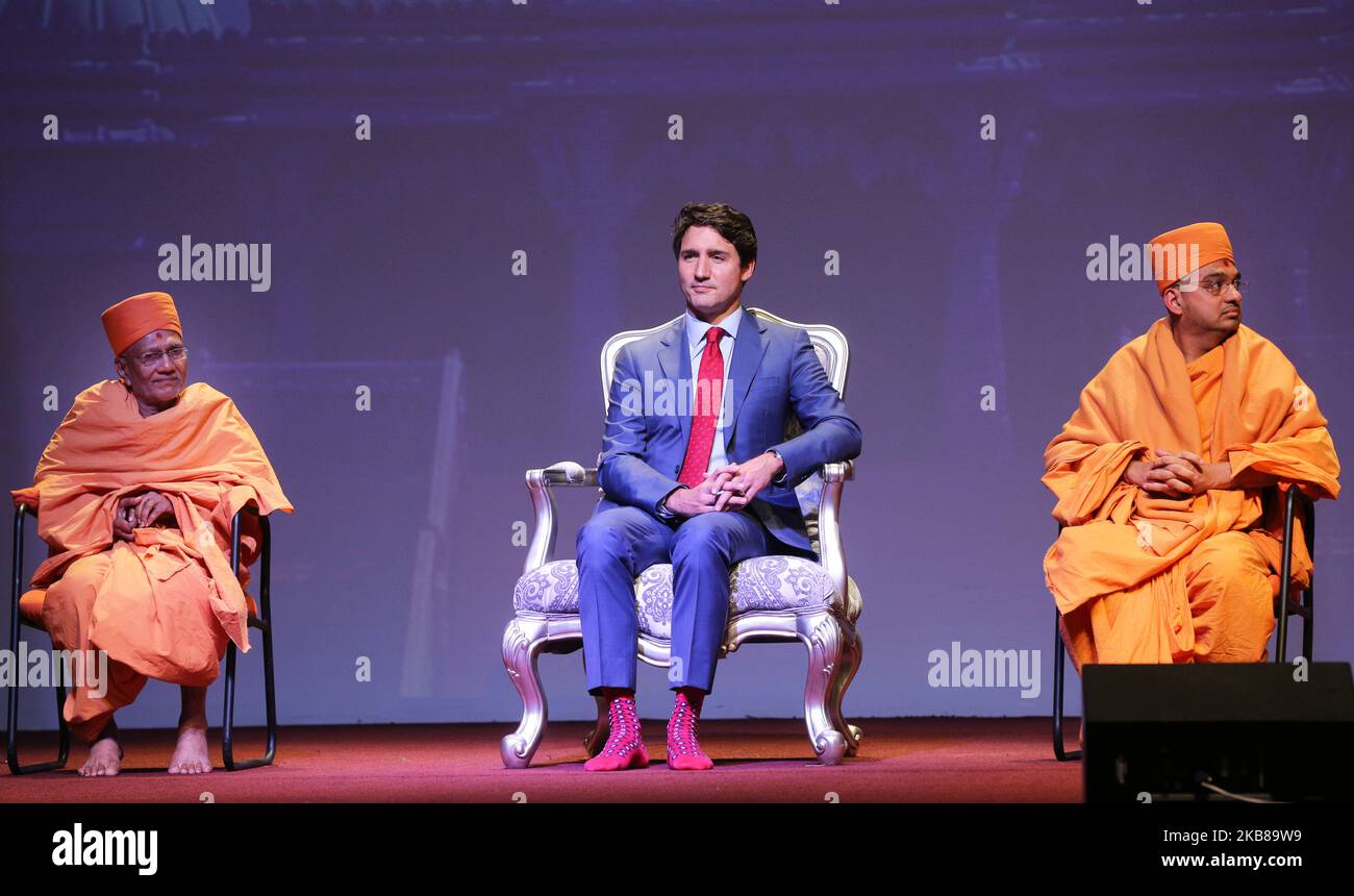 Visits baps shri swaminarayan mandir hindu temple hi-res stock ...