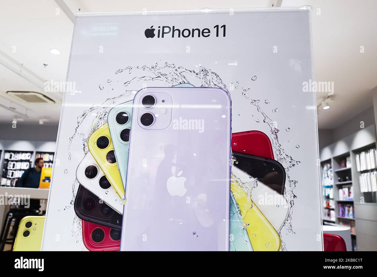 Iphone advertisement apple store shopping hi-res stock photography and ...