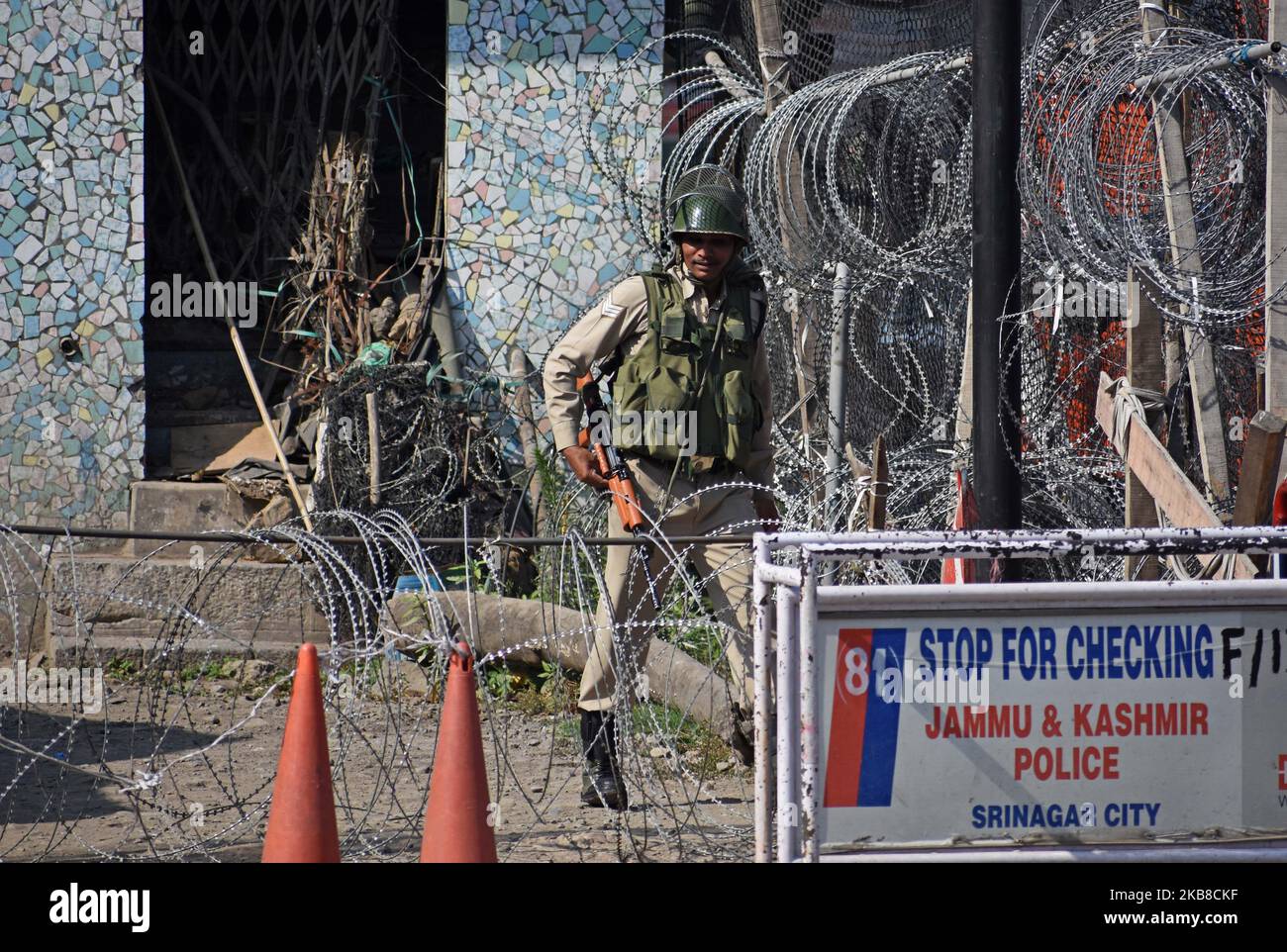 Indian paramilitary soldier walks hi-res stock photography and images ...
