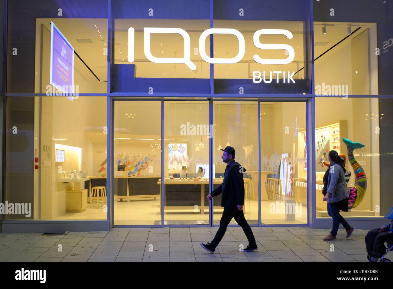 Iqos store hi-res stock photography and images - Alamy