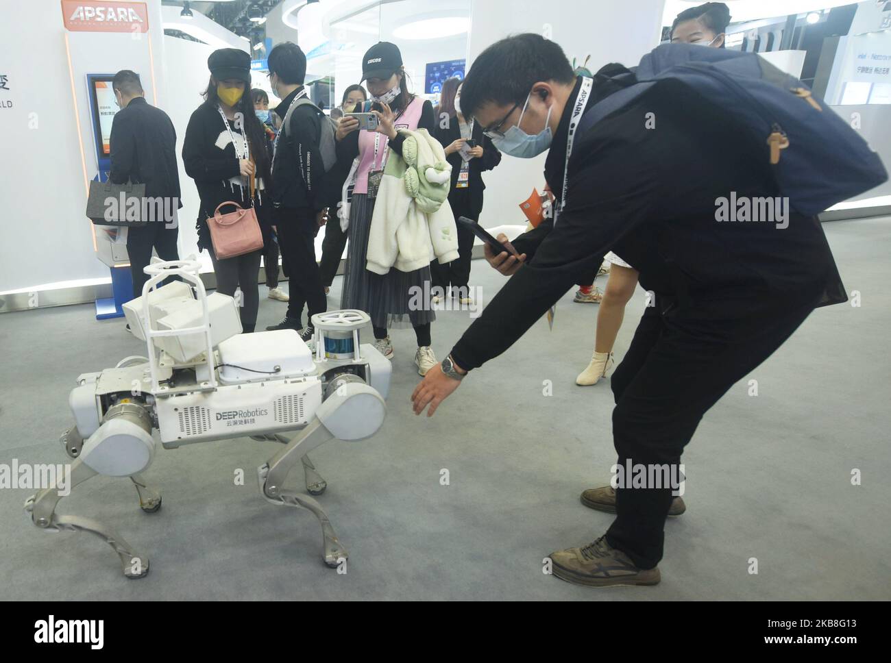 HANGZHOU, CHINA - NOVEMBER 3, 2022 - Visitors watch 5G intelligent ...