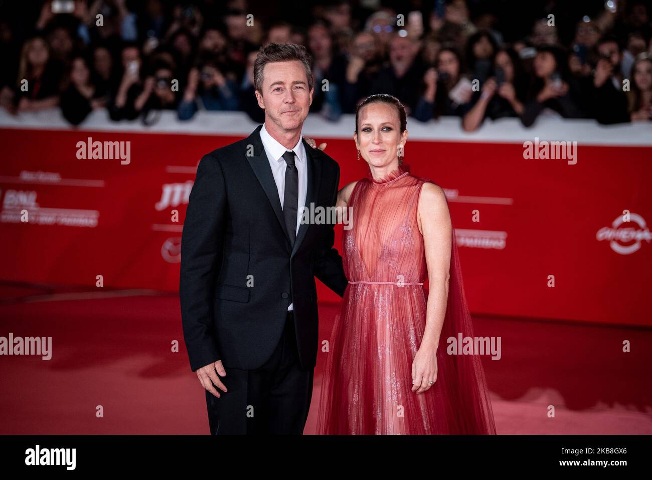 Edward norton and wife shauna robertson hi-res stock photography and ...
