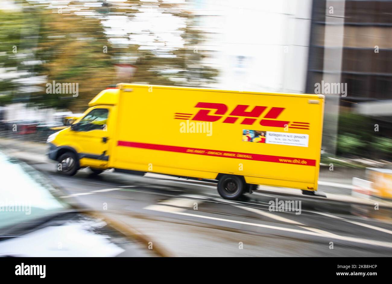 Dhl logos hi-res stock photography and images - Alamy