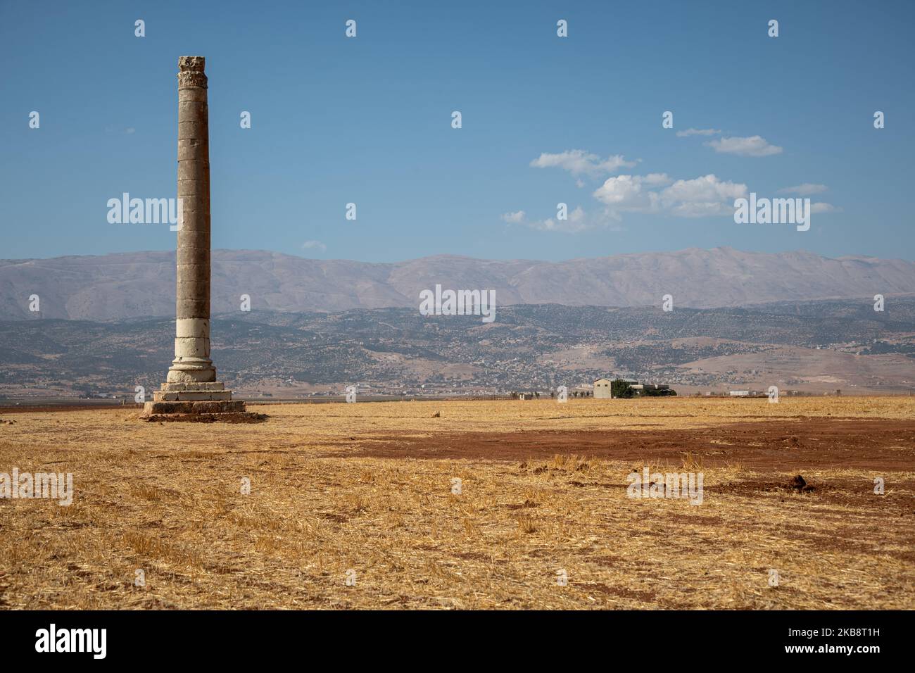 Lone roman pillar hi-res stock photography and images - Alamy