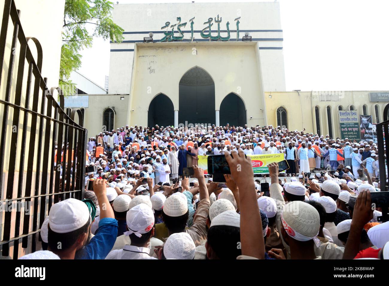 Writing facebook messages hi-res stock photography and images - Alamy