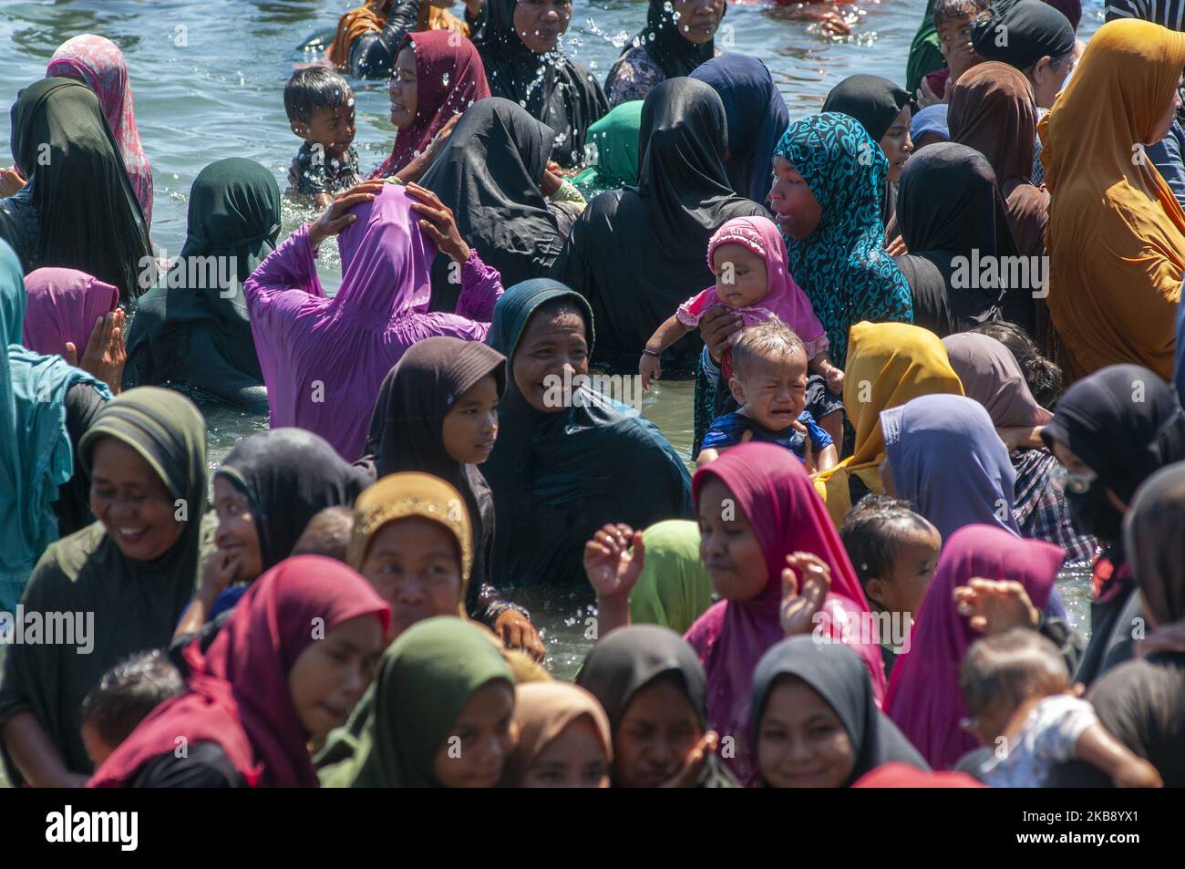 Safar bath ritual hi-res stock photography and images - Alamy