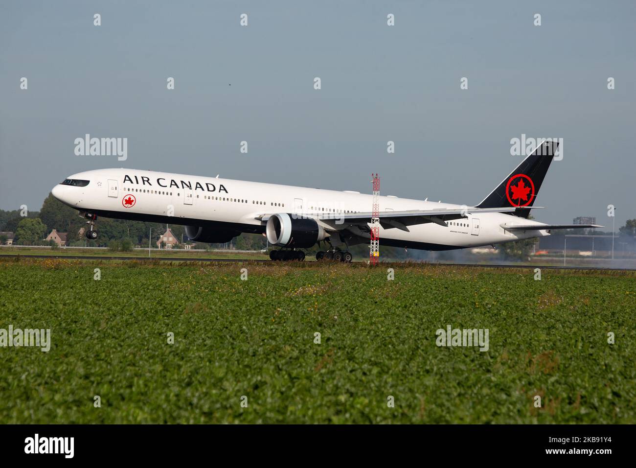 Air Canada Boeing 777-300 aircraft as seen on final approach landing at ...