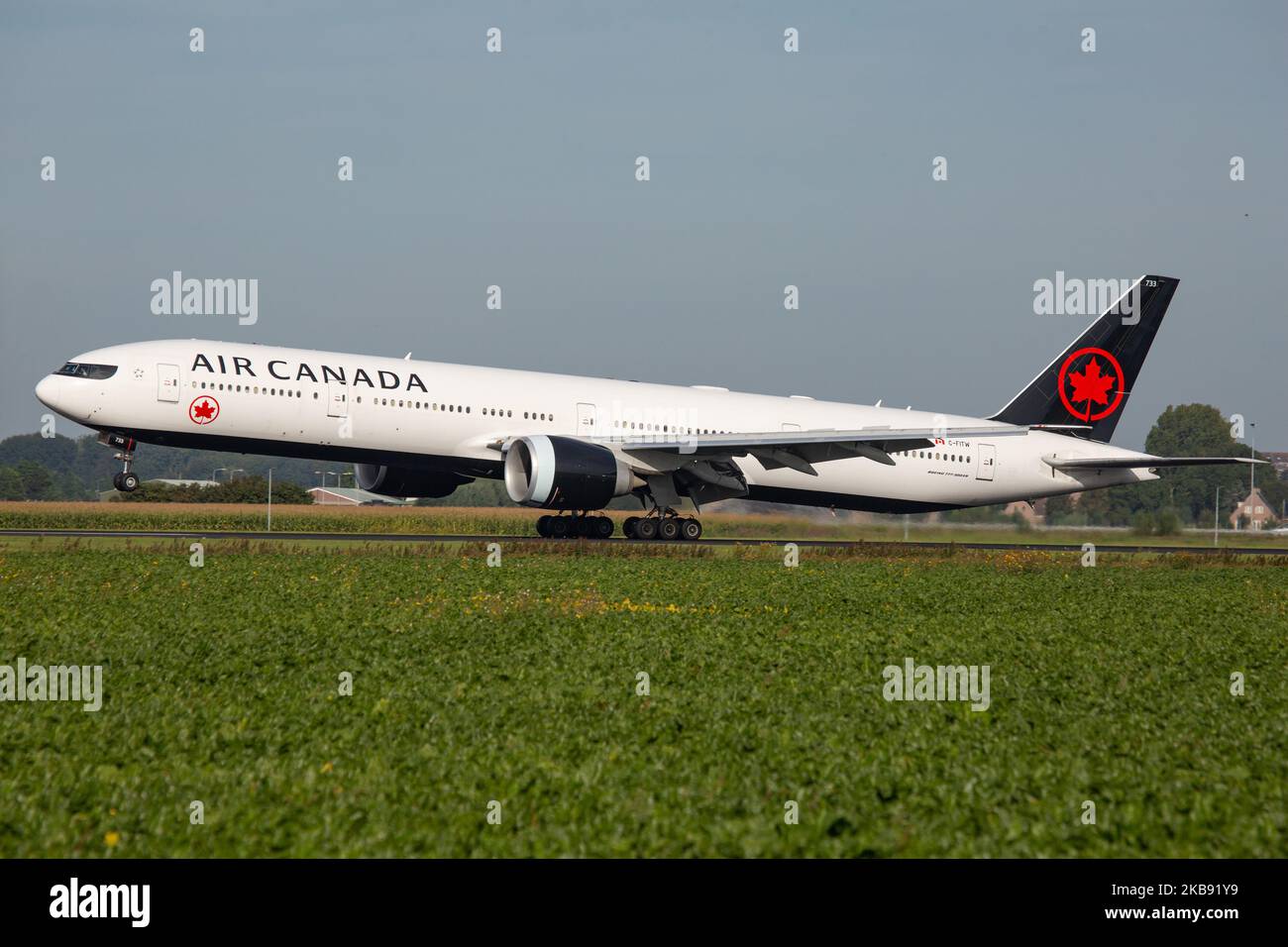 Air Canada Boeing 777-300 aircraft as seen on final approach landing at ...
