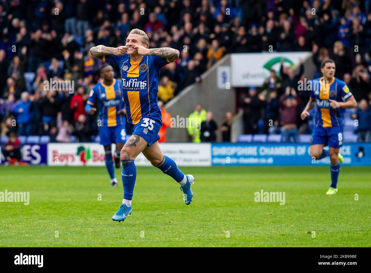 Jason cummings celebrates hi-res stock photography and images - Alamy