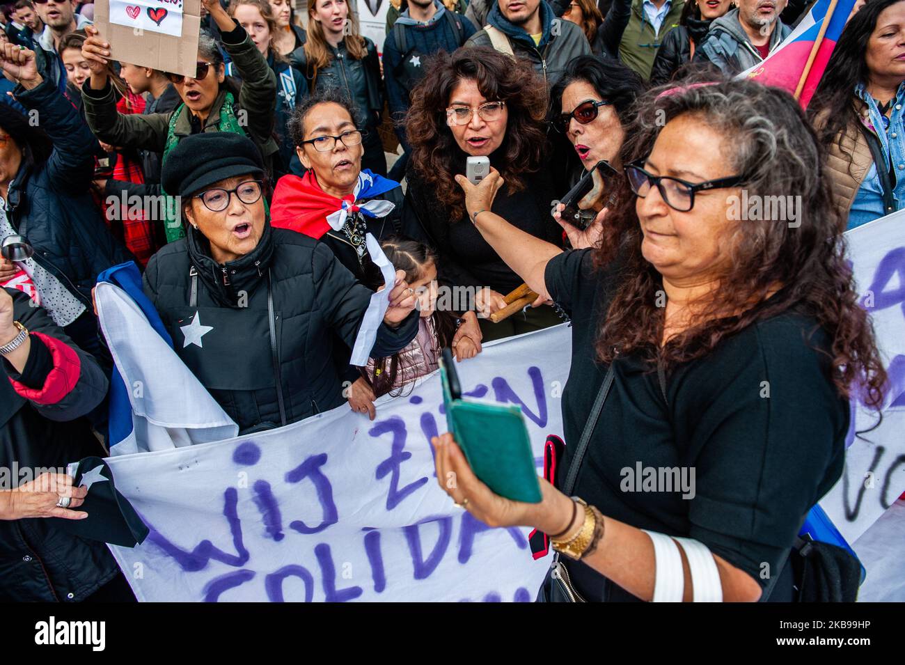 Demonstrating chileans hi-res stock photography and images - Alamy