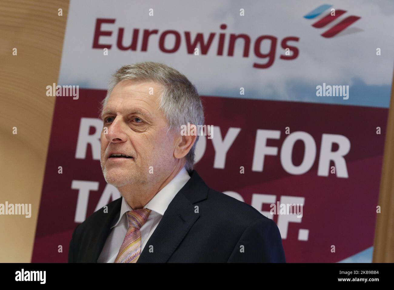 4 times weekly hi-res stock photography and images - Alamy