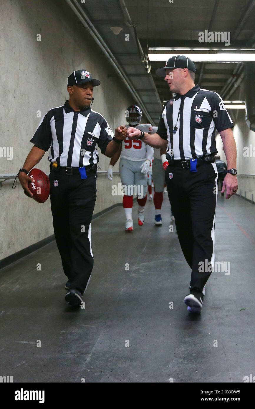 Nfl referees hi-res stock photography and images - Alamy