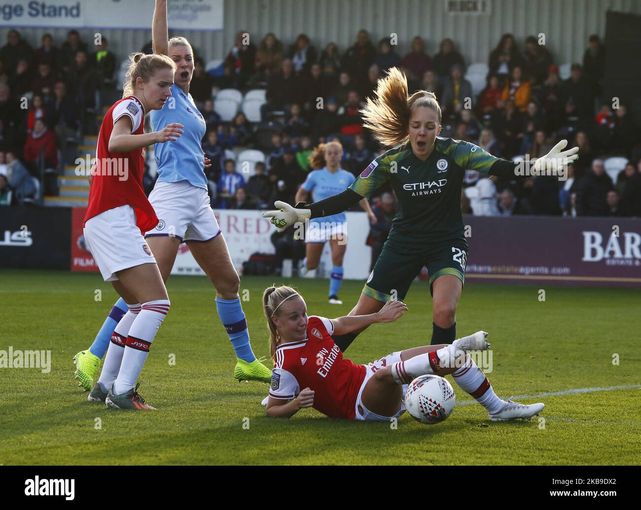 L-R Beth Mead of Arsenal under pressure from Ellie Roebuck of ...