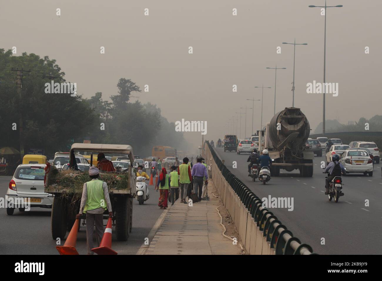 Delhi jaipur highway hi-res stock photography and images - Alamy