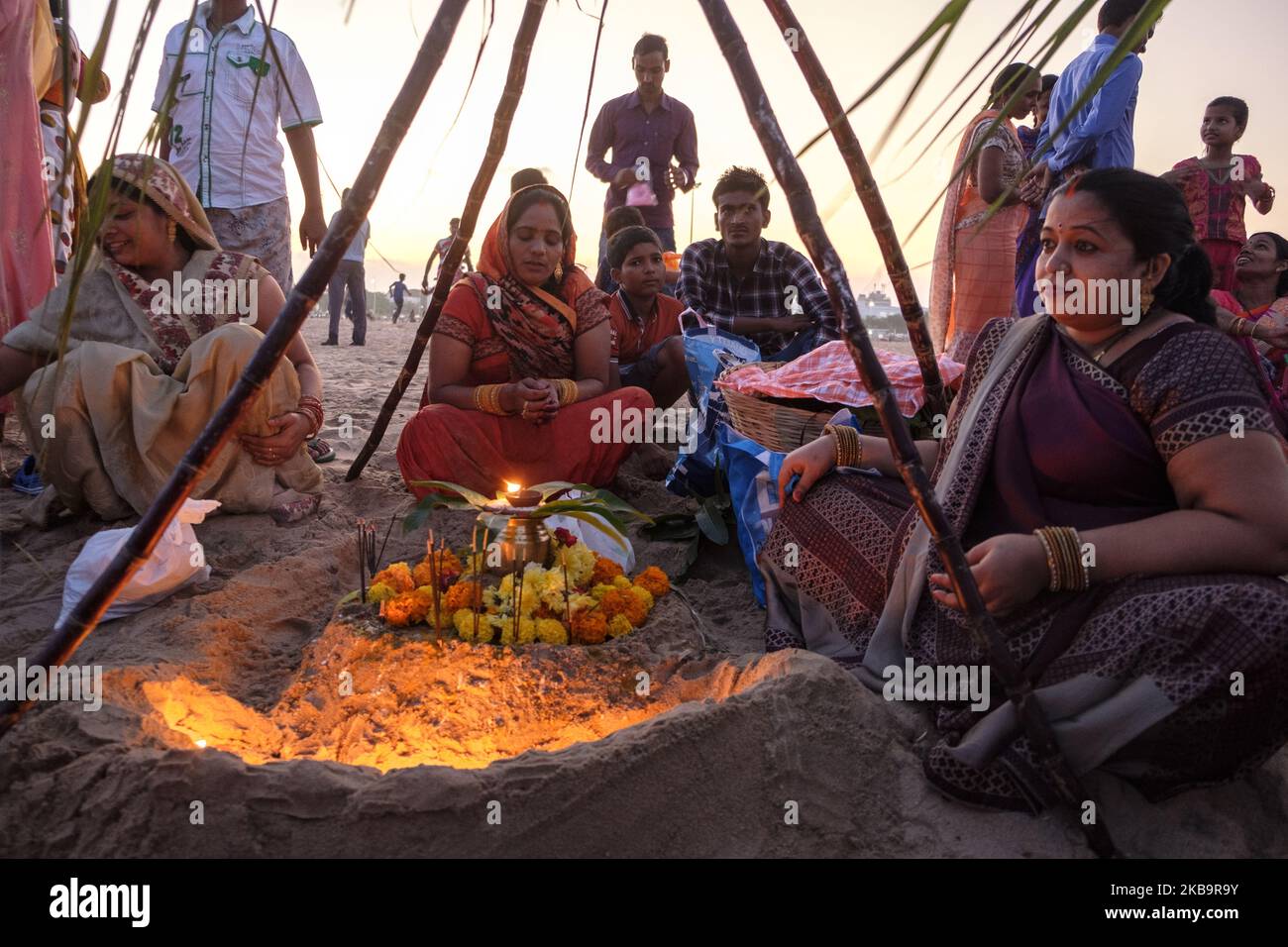 Women dressed in their traditional attire to do the rituals of Chhath ...