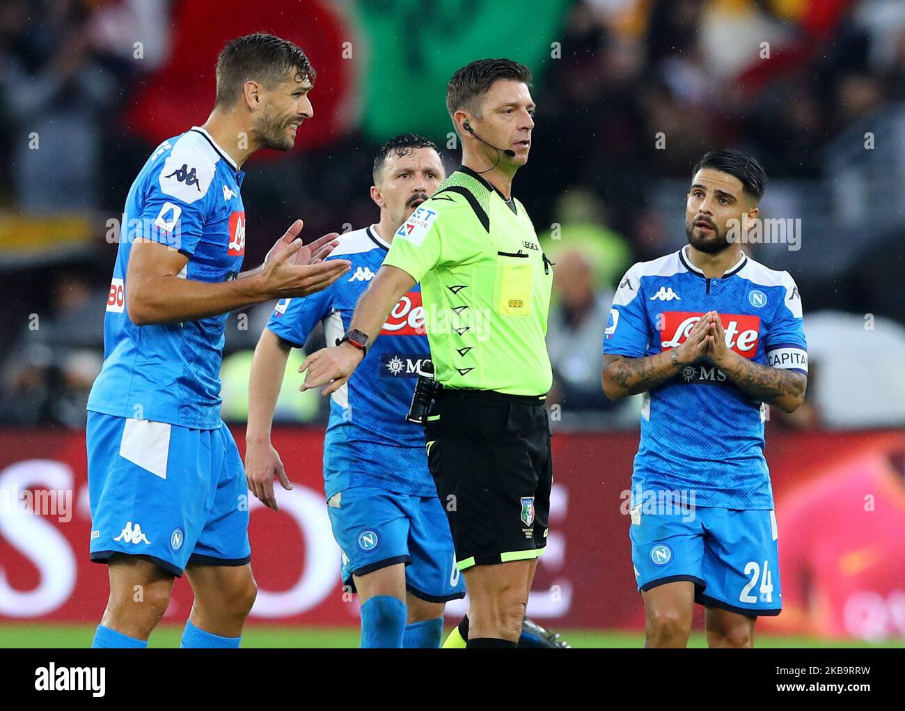 Fernando Llorente and Lorenzo Insigne of Napoli reclaim with the ...