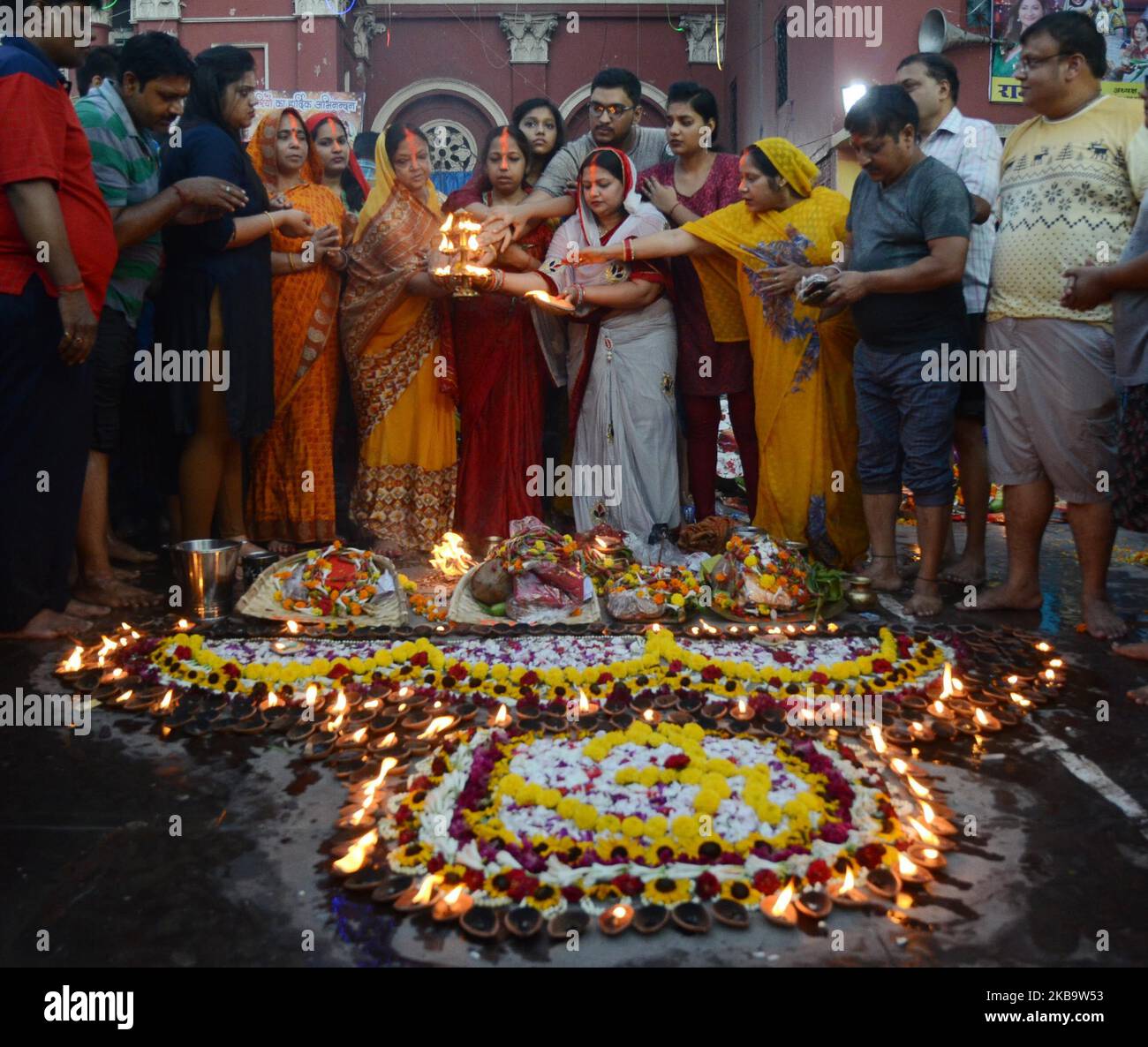 Indian Hindu devotees performing the rituals of Chhath Puja ( Sun God ...