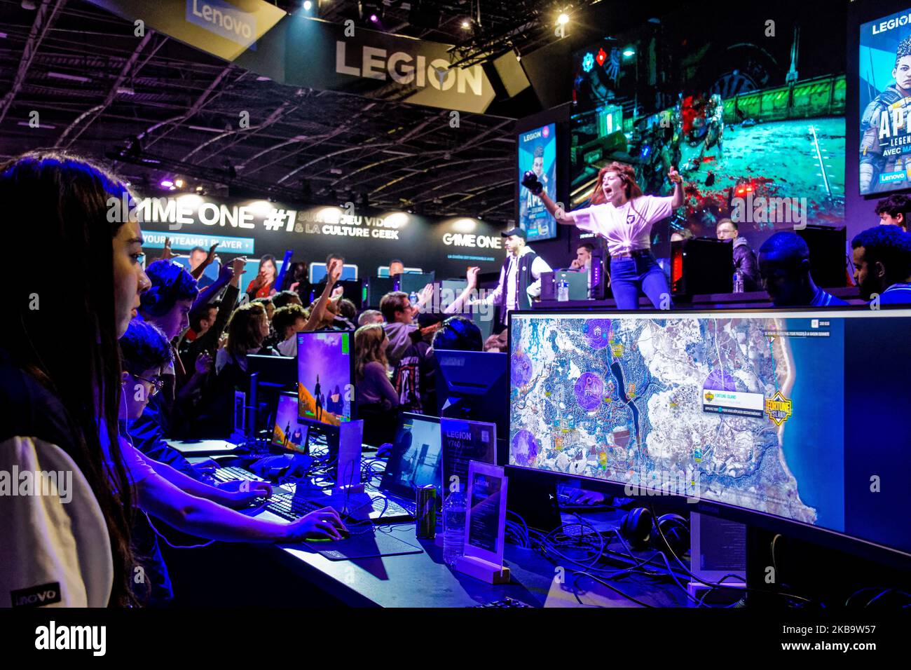 Gamers review legion hi-res stock photography and images - Alamy