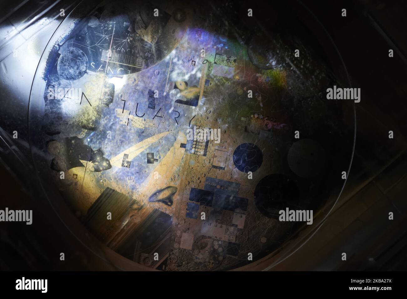 Moon disc apollo hi-res stock photography and images - Alamy