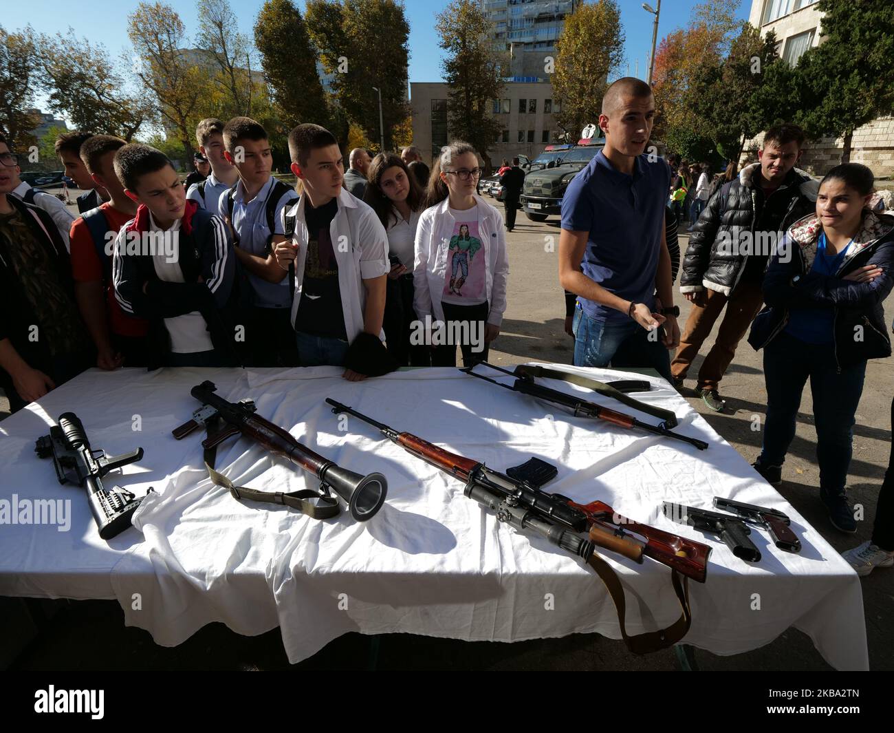 Bulgarian Military Police team shows their weapons and skills to the ...