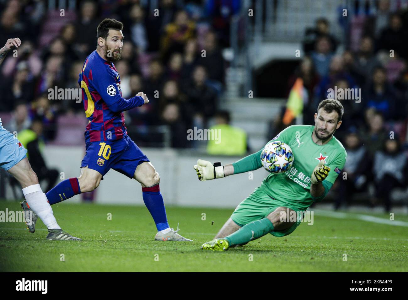 10 Lionel Messi from Argentina of FC Barcelona and 01 Kolar of Slavia ...