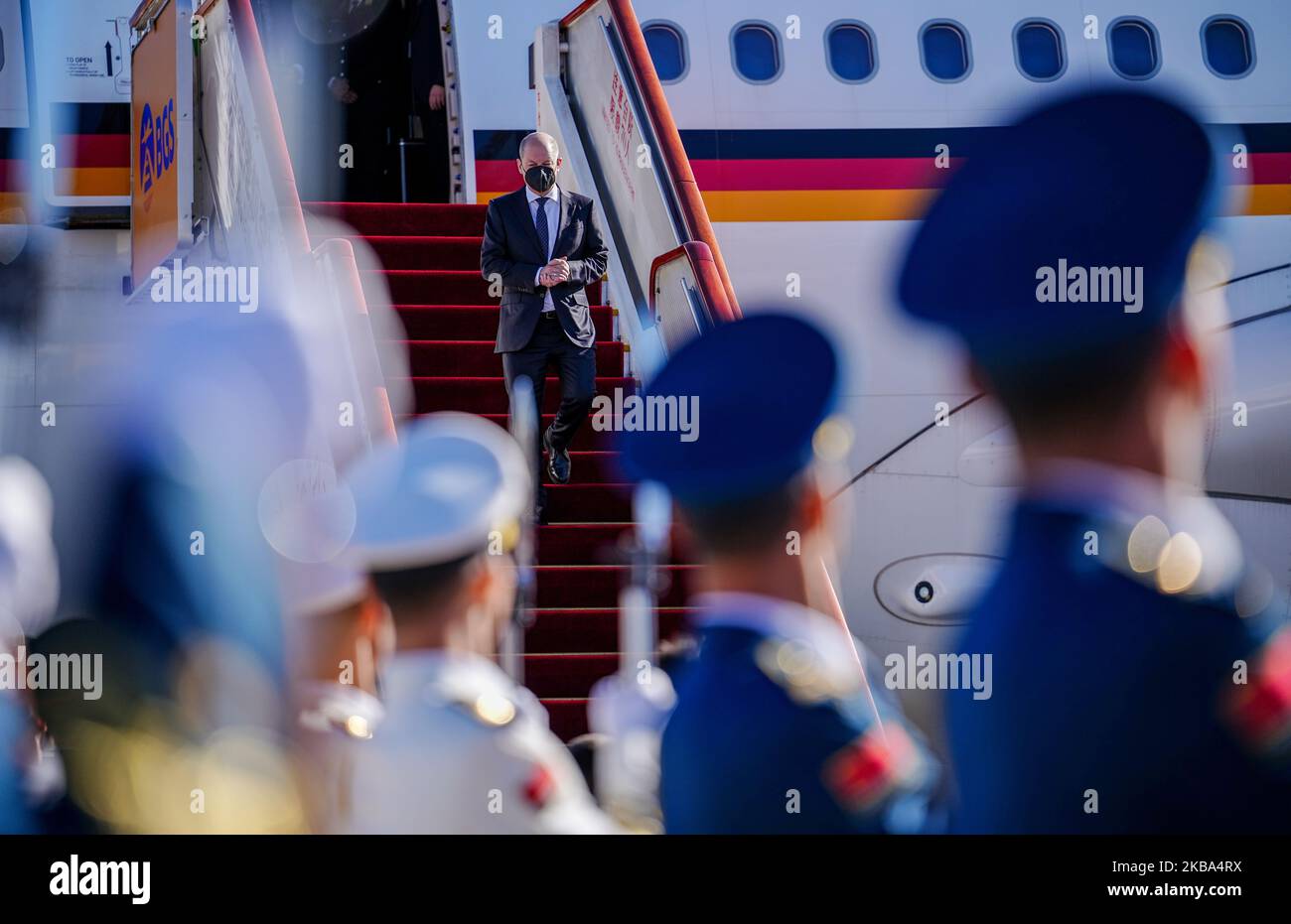 Peking, China. 04th Nov, 2022. German Chancellor Olaf Scholz (SPD, M ...
