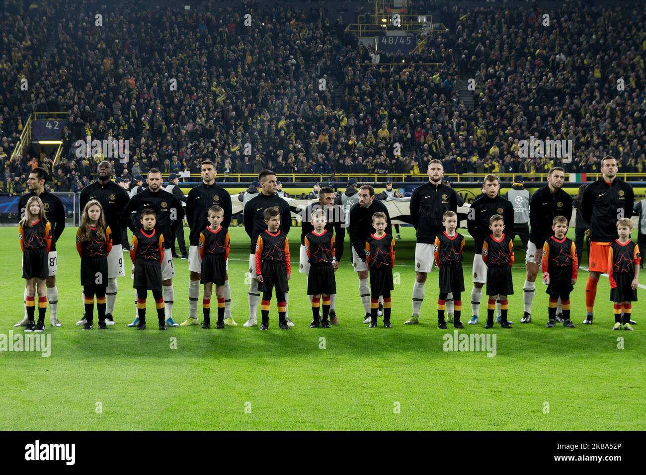 Inter players prior to the UEFA Champions League Group F match between ...