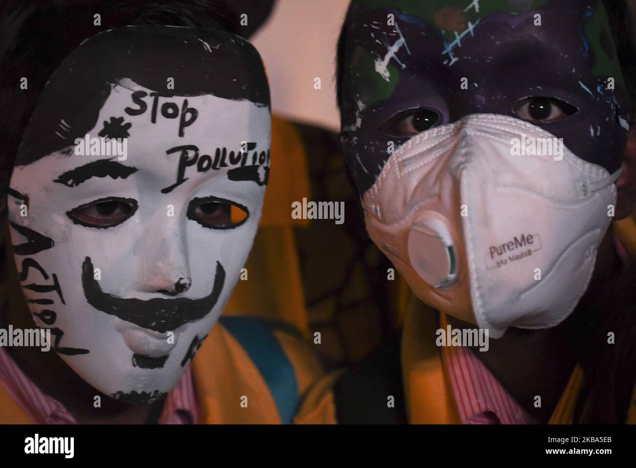 Delhi air pollution masks hi-res stock photography and images - Alamy