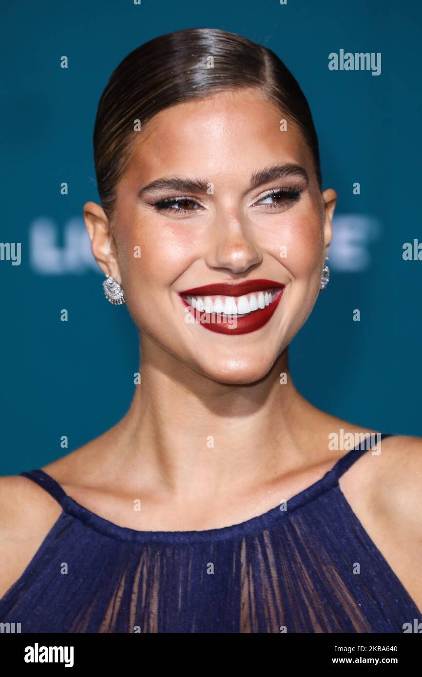 WESTWOOD, LOS ANGELES, CALIFORNIA, USA - NOVEMBER 05: Model Kara Del ...