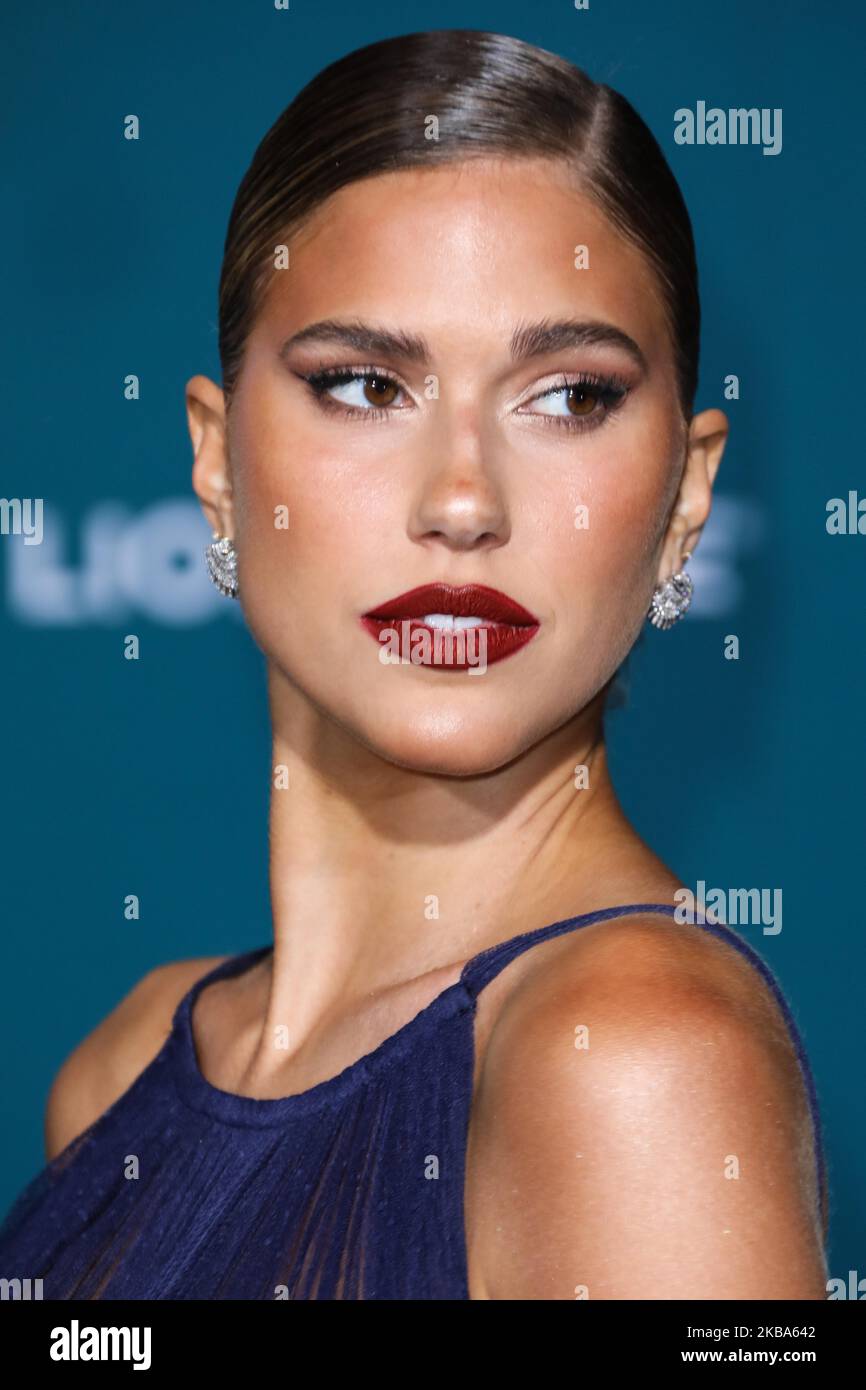 WESTWOOD, LOS ANGELES, CALIFORNIA, USA - NOVEMBER 05: Model Kara Del ...