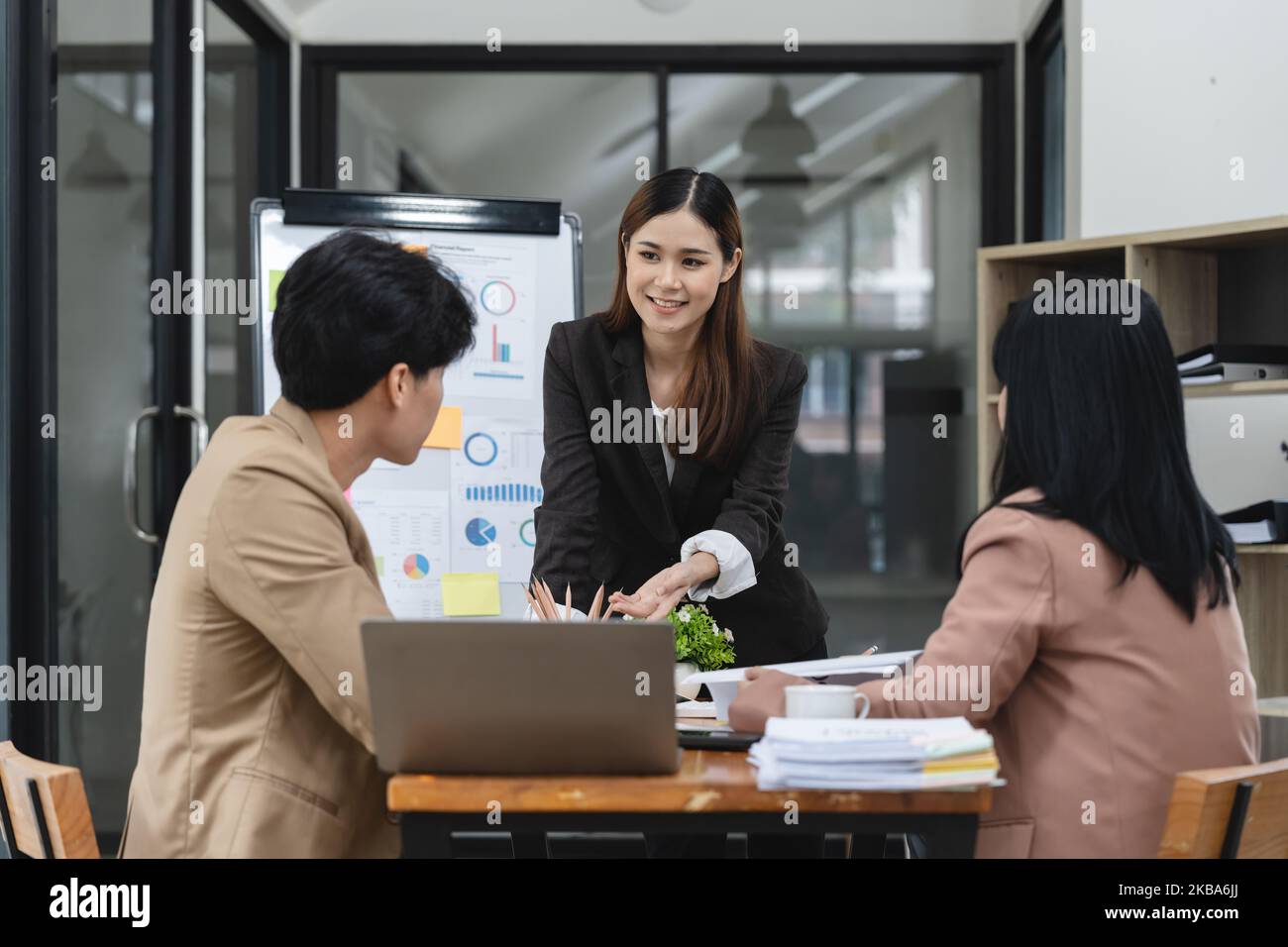 Advisor briefing presentation in conference room project. Corporate ...