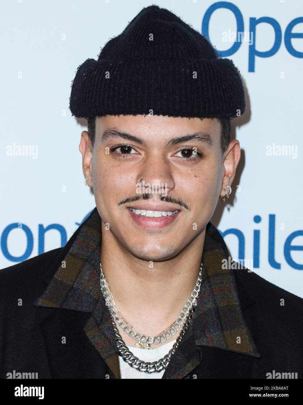 BEVERLY HILLS, LOS ANGELES, CALIFORNIA, USA - NOVEMBER 06: Actor Evan ...