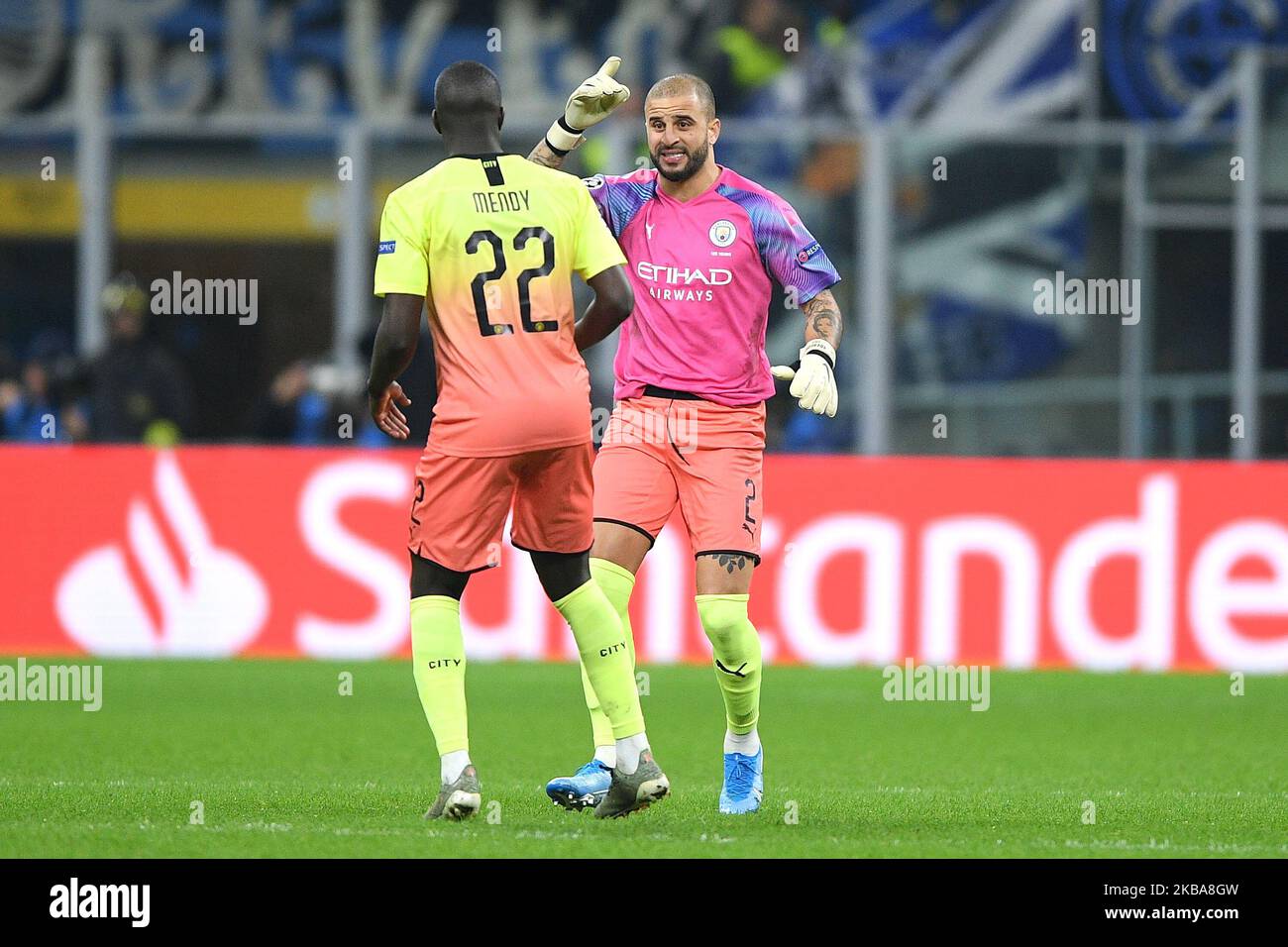 Kyle walker red card hi-res stock photography and images - Alamy