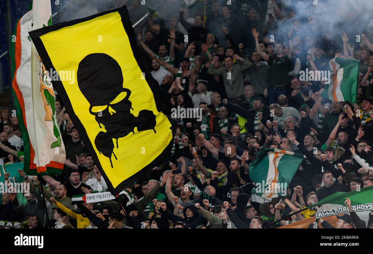 Celtic football supporters hi-res stock photography and images - Alamy
