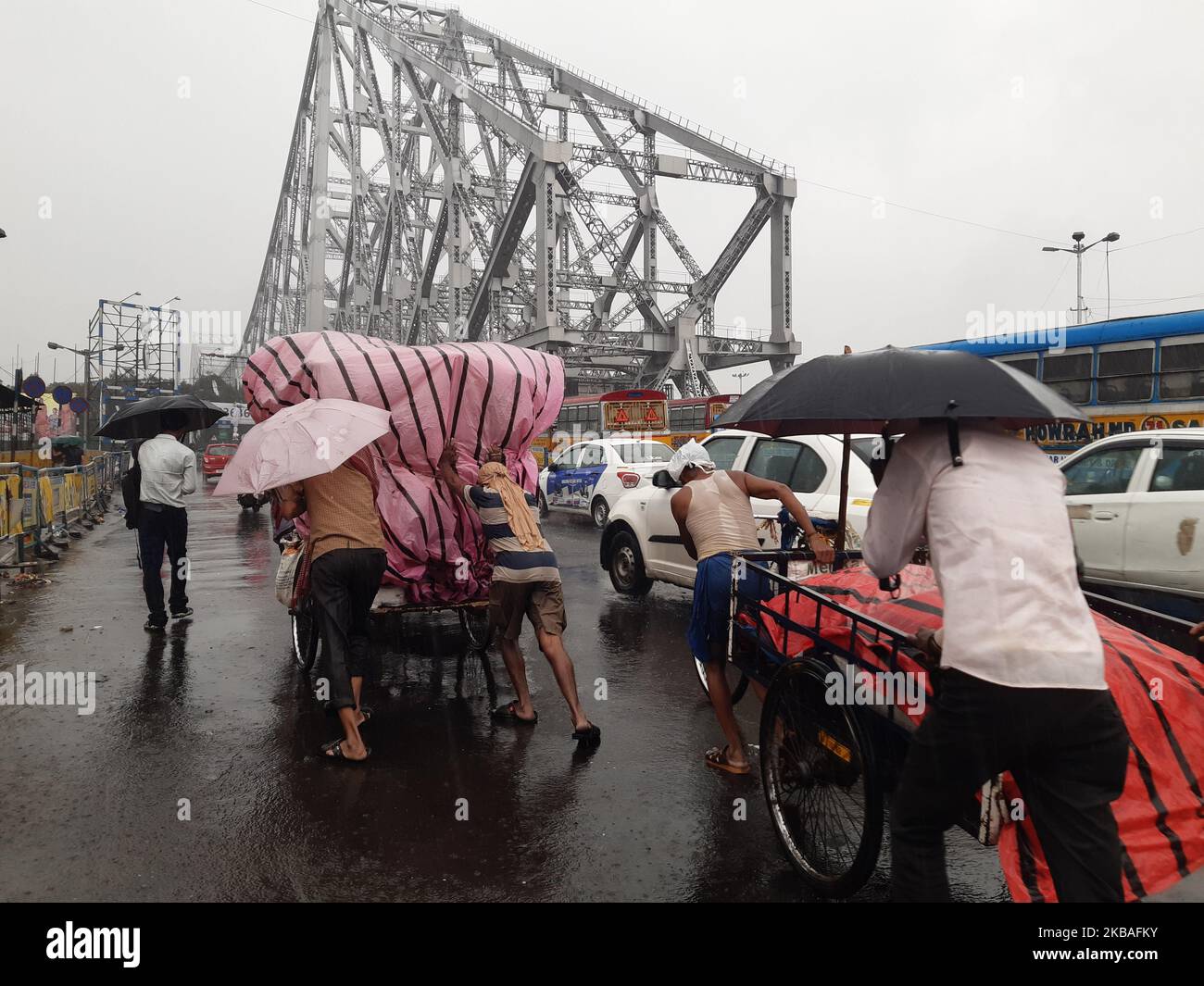 People cover plastic and protect rain as Cyclone Bulbul is approaching ...